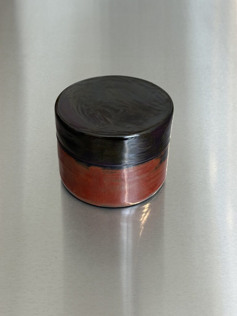 Forma Jar in Umber Tenmoku/Red Tenmoku (xs) - Szilvassy